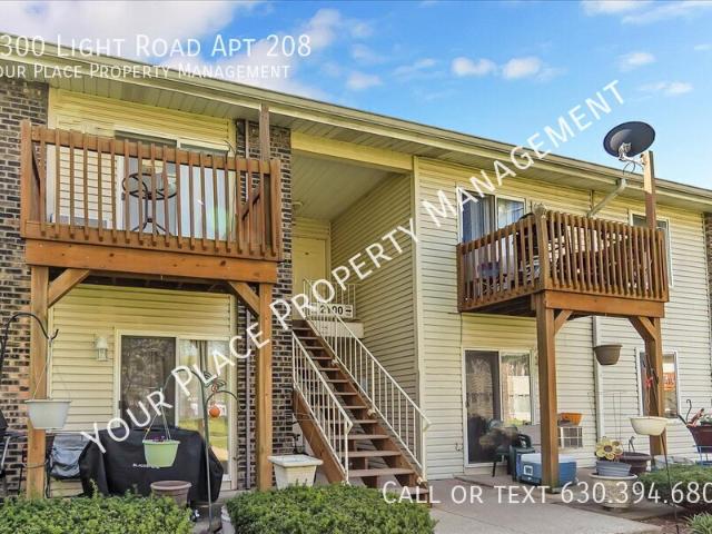 Great Location Balcony Unit Water, Heat & Garbage Included! 1 Bed, 1 Bath Condo in Deer Run of Oswego!