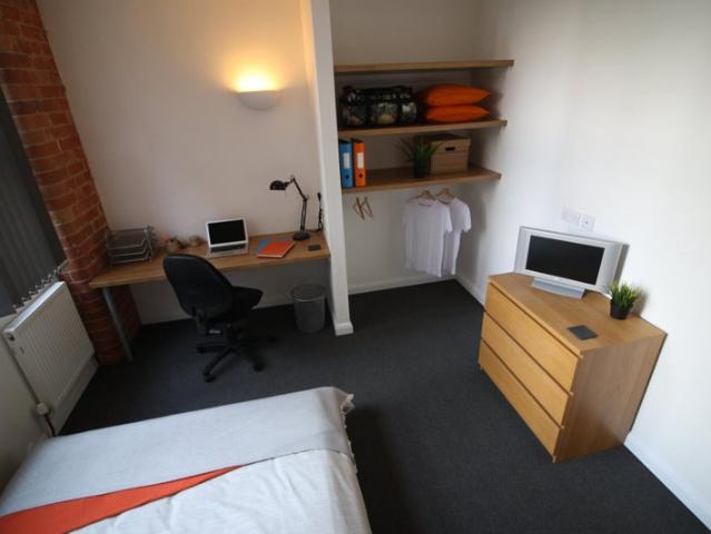 Professional Room Available 2/10/2026!