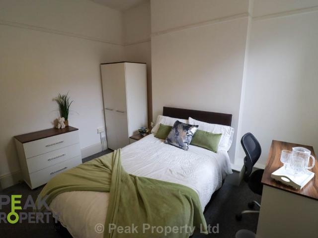 Professional Rooms Available Room 1, Weston Road, Southend On Sea SS1, Room to rent, £520 pcm | PrimeLocation