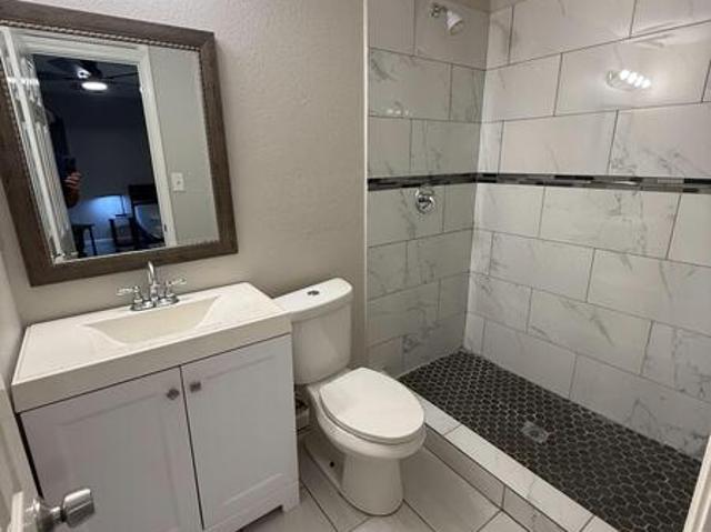 Professionally Managed SW Houston Rooms | Smart TVs, Desks & WiFi