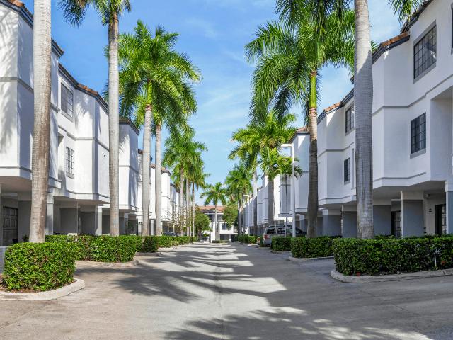 Promenade at Aventura Apartments 1 Bedroom Apartment for Rent at 19680 E Country Club Dr, Aventura, FL 33180
