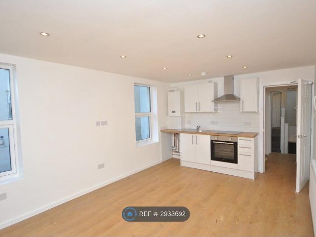 Promenade, Southport PR8, Studio to rent, £525 pcm | PrimeLocation