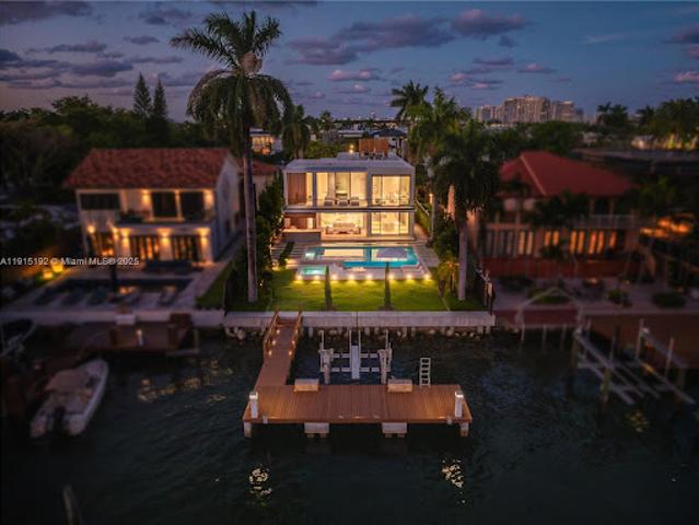 Seaside property with pool