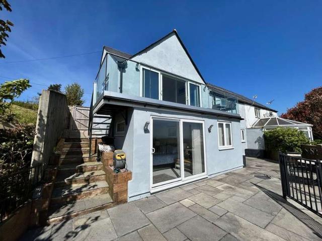 4 Bedroom Property