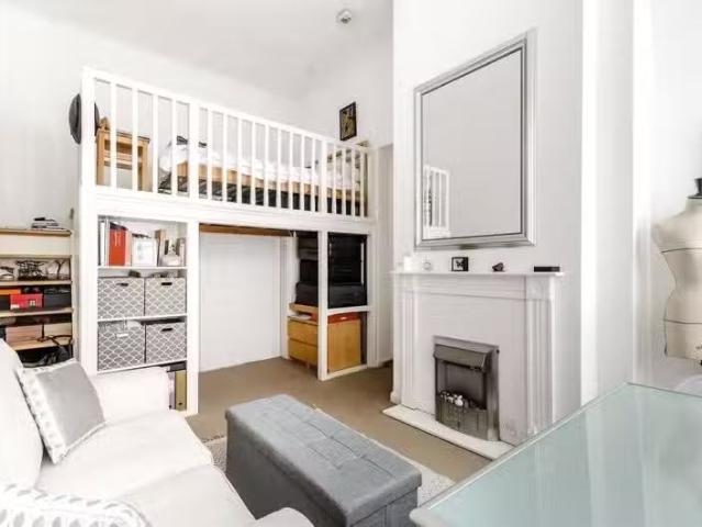 property to let in Collingham Gardens, London, SW5 £2,145 pcm
