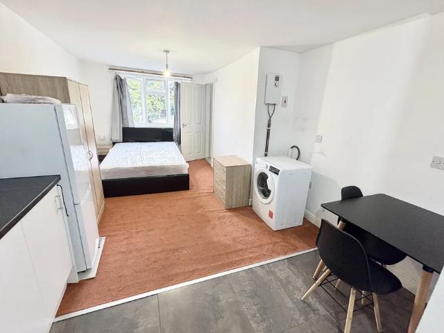 property to let in City Road, Edgbaston £750 pcm