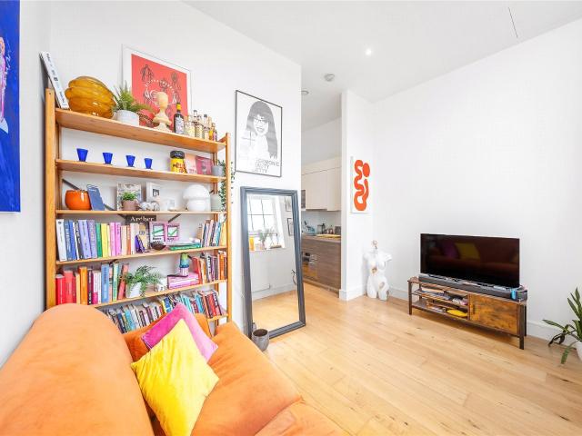 property to let in Clapham Road, London, SW9 £1,650 pcm