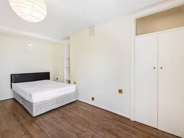 property to let in Gatliff Close, Ebury Bridge Road, London, S.