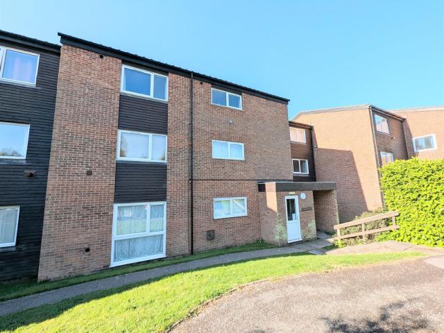 Property to let in Gilligan Close, Horsham, RH12 RH12 1UA | Courtney Green