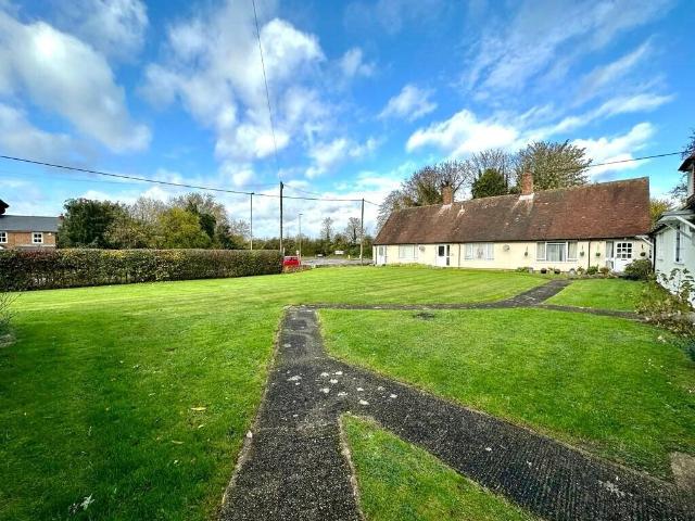 property to let in Oxford Road, Sutton Scotney, Winchester £600 pcm