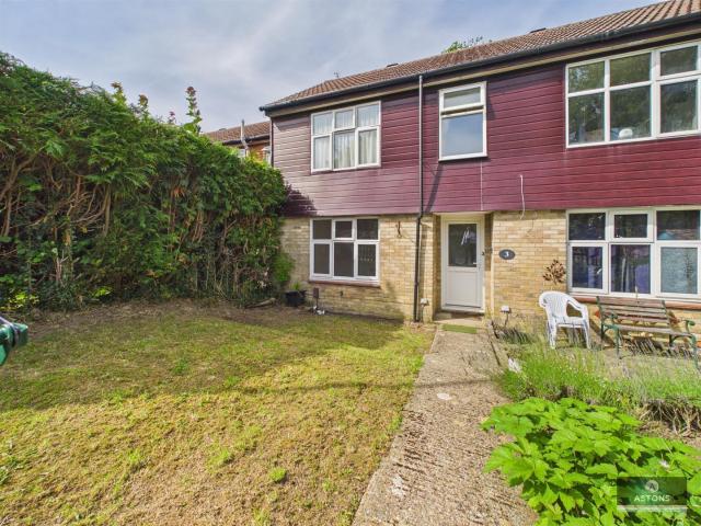 property to let in Lanercost Road, Southgate £900 pcm