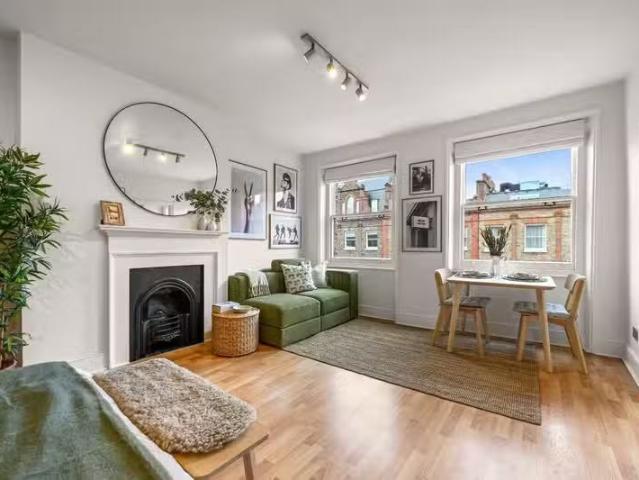 property to let in Nottingham Place, Primrose Hill, London, W1.