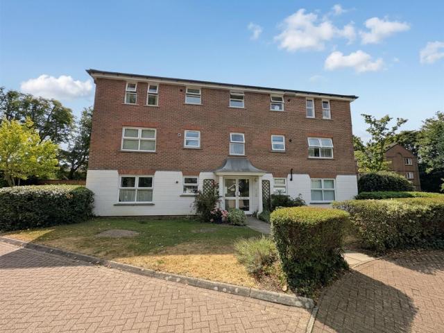 Property to let in North Parade, Horsham, RH12 RH12 2TB | Courtney Green