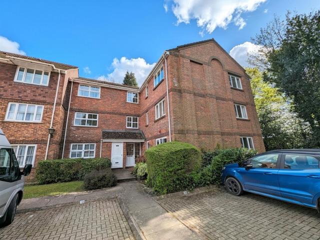 Property to let in North Parade, Horsham, RH12 RH12 2TB | Courtney Green