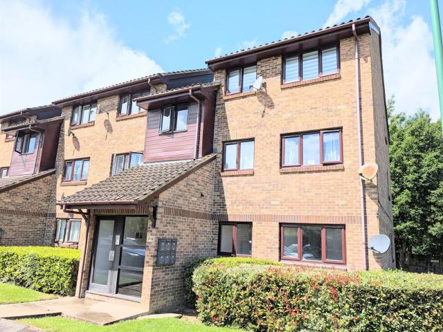 Property to let in Newbridge Close, Broadbridge Heath, RH12 RH12 3TN | Courtney Green