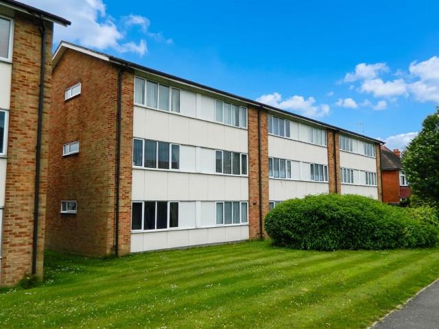 Property to let in Ringley Oak, Horsham, RH12 RH12 4AU | Courtney Green