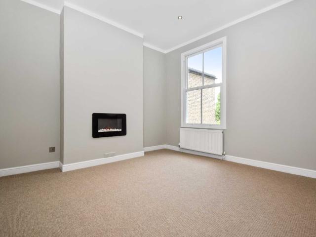 Property To Rent Oaklands Grove, Shepherds Bush, W12 0JA Amber & Co ID 3884