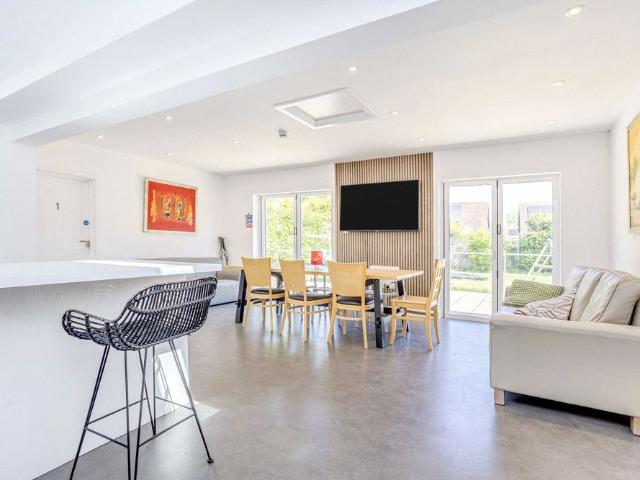 property to rent Colman Way, Redhill, Surrey, RH1