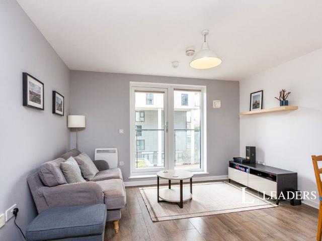 property to rent Guildford Road, Woking, Surrey, GU22