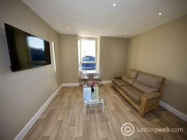 Property to rent in Mains Road, Dundee