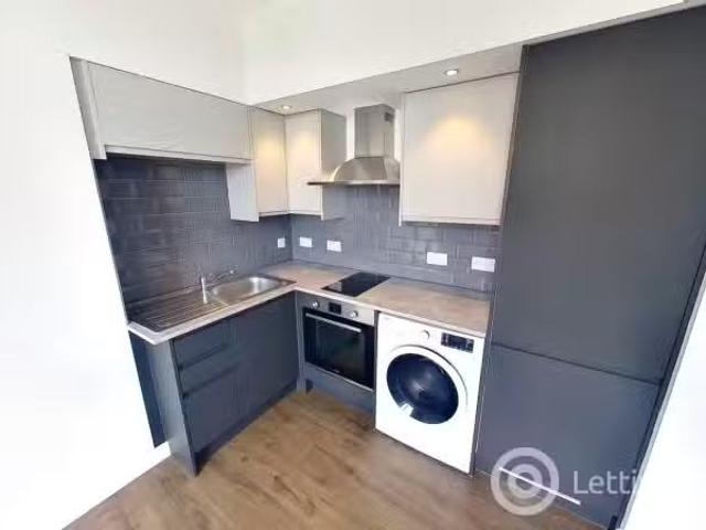 Property to rent in Menzies Road, Flat H, Top Floor Right, Abe.