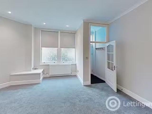Property to rent in Newhaven Road, Edinburgh, EH6