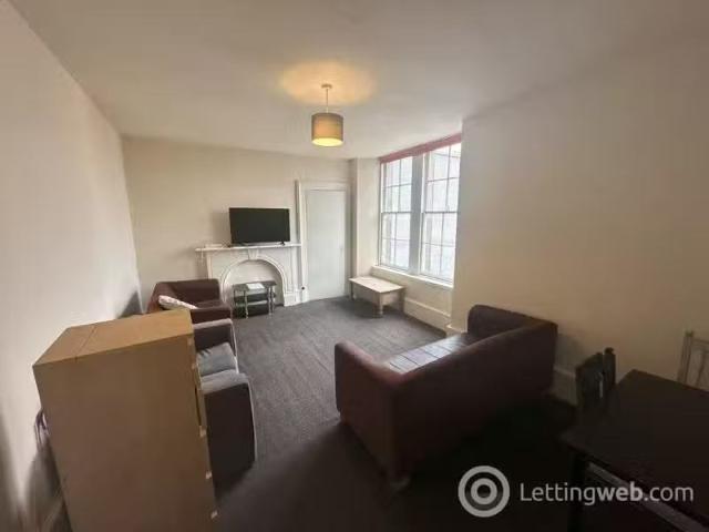 Property to rent in Nethergate, Dundee