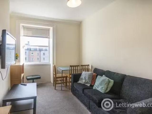 Property to rent in Nicolson Square, Edinburgh, EH8 9BH