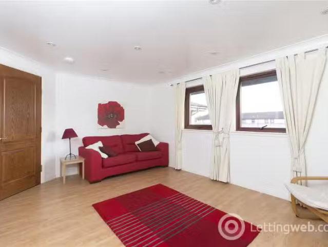 Property to rent in North Werber Place, Edinburgh, EH4