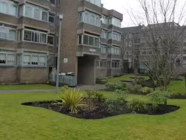 Property to rent in Onslow Court 15 at 16 Lethington Avenue