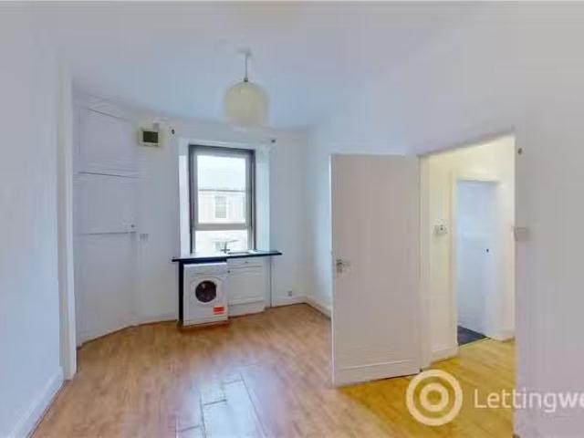 Property to rent in Buchanan Street, Edinburgh, EH6