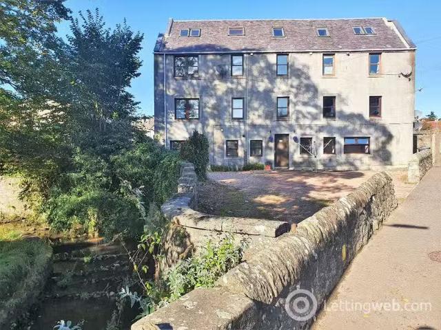 Property to rent in Burnside North