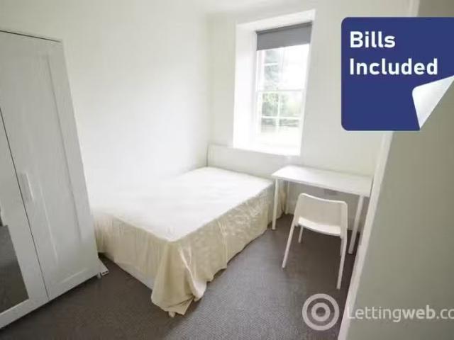 Property to rent in Bernard Terrace, Edinburgh, EH8