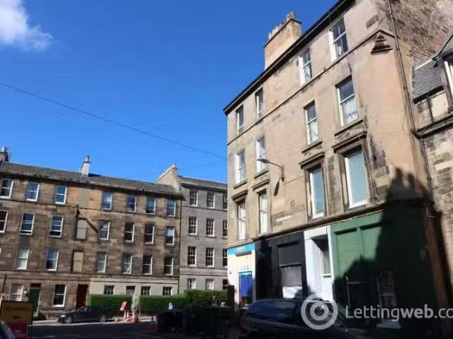 Property to rent in Blackwood Crescent, Newington, Edinburgh.
