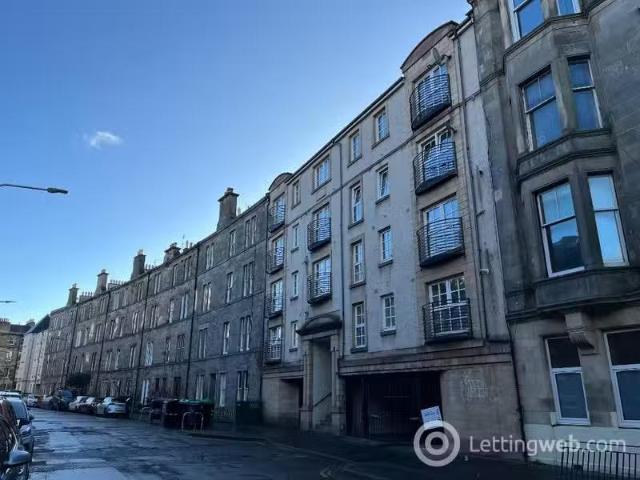 Property to rent in Blackwood Crescent, Newington, Edinburgh.