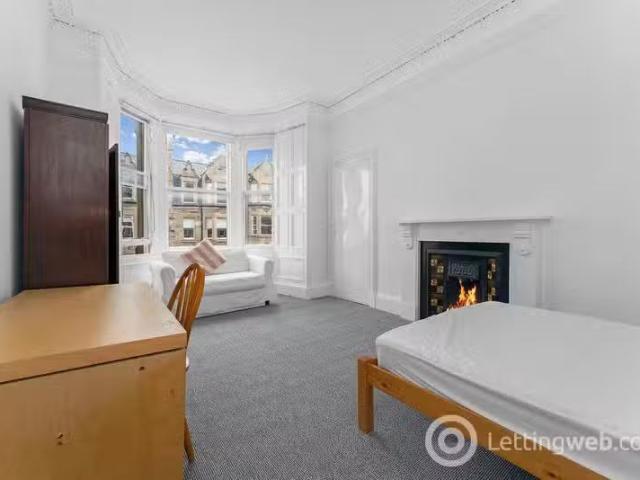 Property to rent in Bruntsfield Avenue, Bruntsfield, Edinburgh.