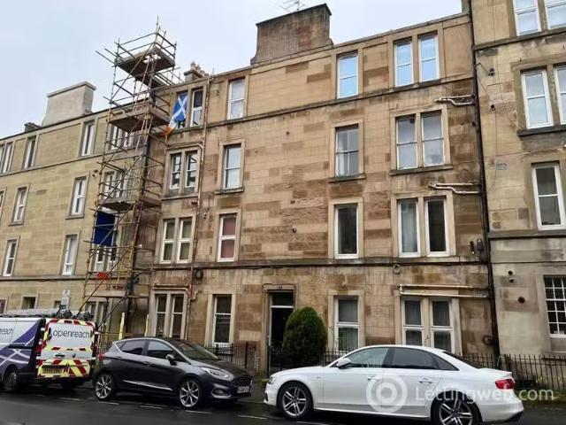 Property to rent in Caledonian Crescent