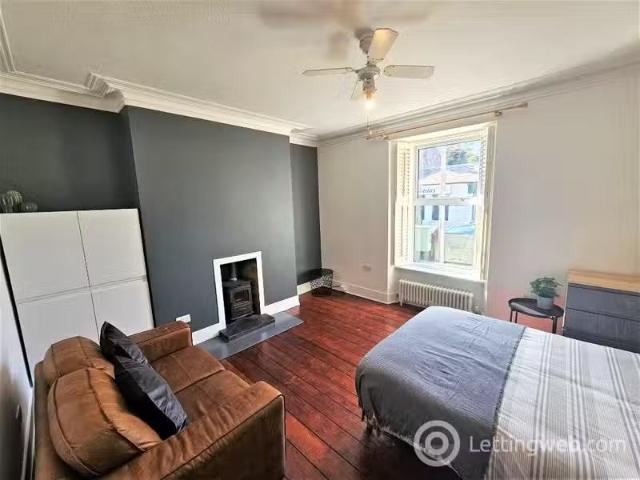 Property to rent in Chattan Place, City Centre, Aberdeen, AB10.