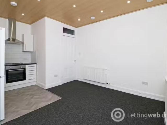 Property to rent in Clepington Road, Dundee