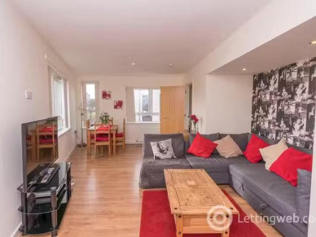 Property to rent in Colonsay Close, Edinburgh, EH5
