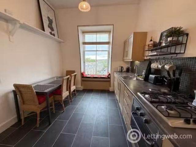 Property to rent in Colinton Road