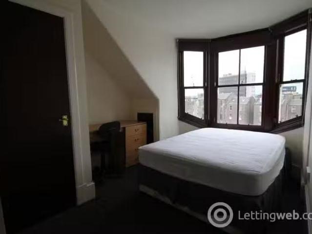 Property to rent in Commercial Street, Dundee