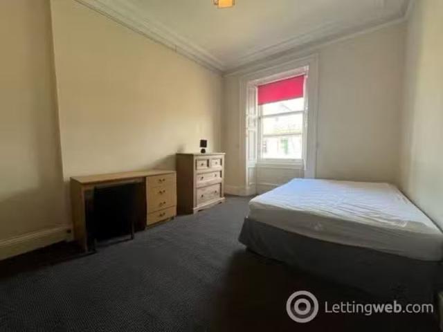 Property to rent in Commercial Street, Dundee