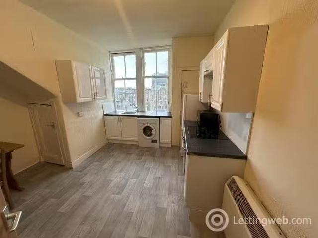 Property to rent in Commercial Street, Dundee