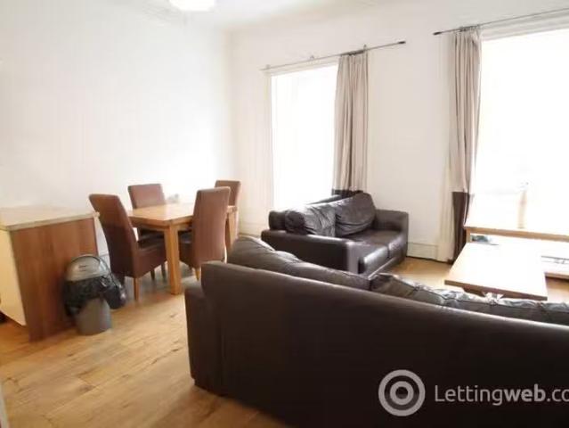 Property to rent in Commercial Street, Dundee