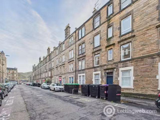 Property to rent in Dalgety Avenue, Meadowbank, Edinburgh, EH7.