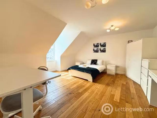 Property to rent in Drummond Street, Edinburgh, EH8