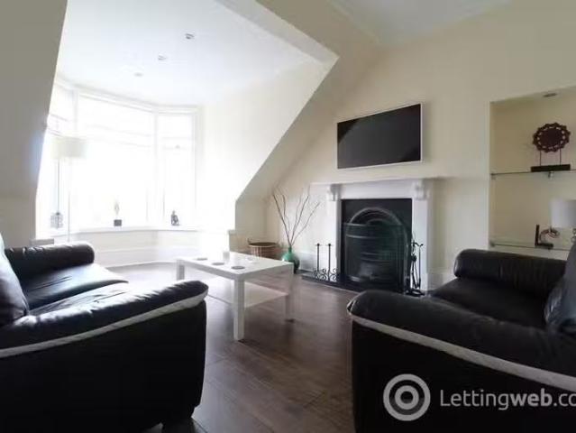 Property to rent in Elmfield Avenue, top floor