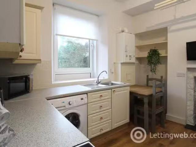 Property to rent in Esslemont Avenue, First Floor Left