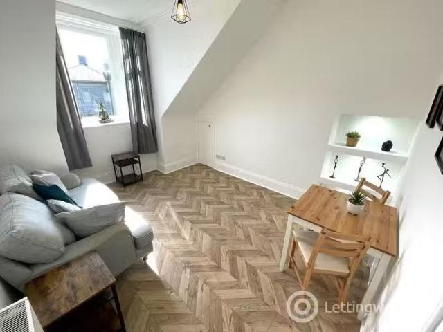 Property to rent in Esslemont Avenue, Rosemount, Aberdeen, AB2.